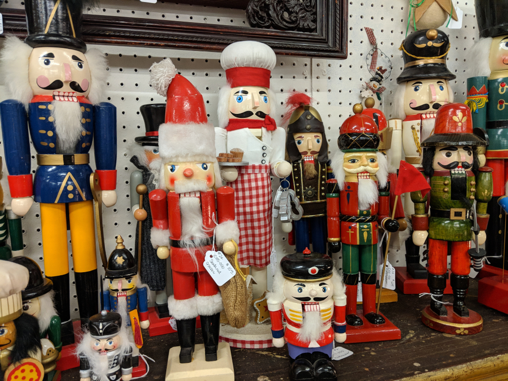 These are a Few of My Favorite Christmas Things | Faux Sho